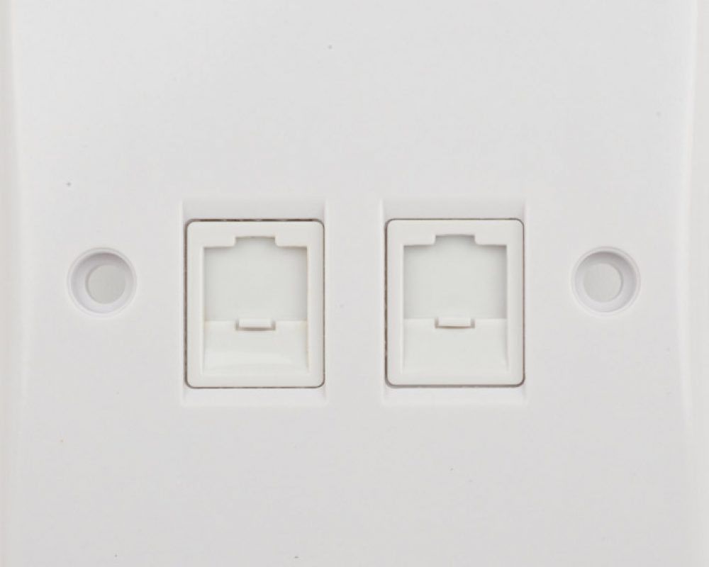 UWM RJ45 twin data outlet. Colour: White Moulded – SBID-Pro